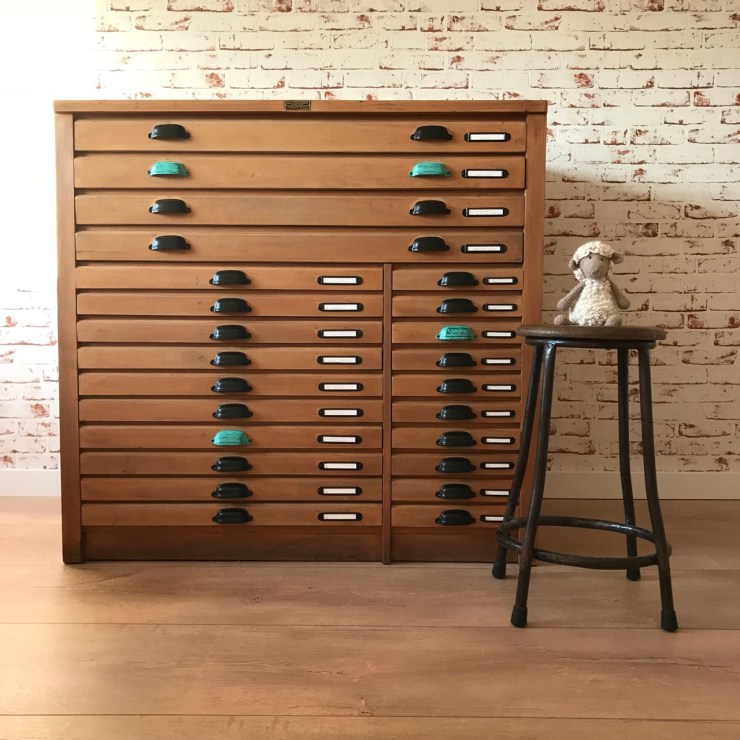 The inside of my printer’s cabinet – The Stitching sheep